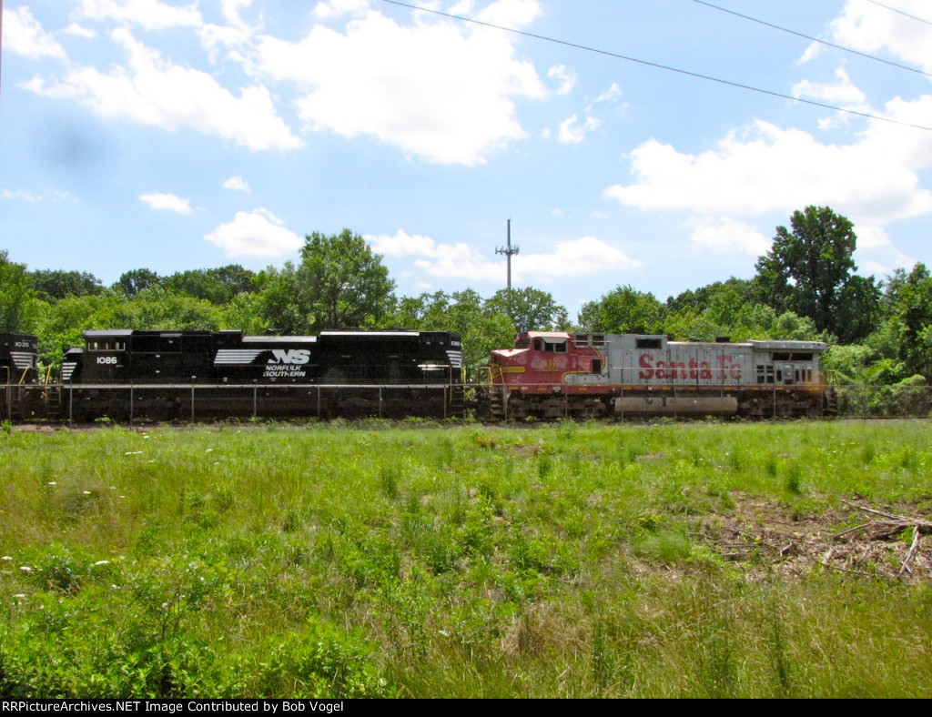 NS 1086 and BNSF 615
